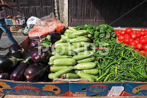 The local market in Al-balad district, Jeddah, Saudi Arabia - Photo ...