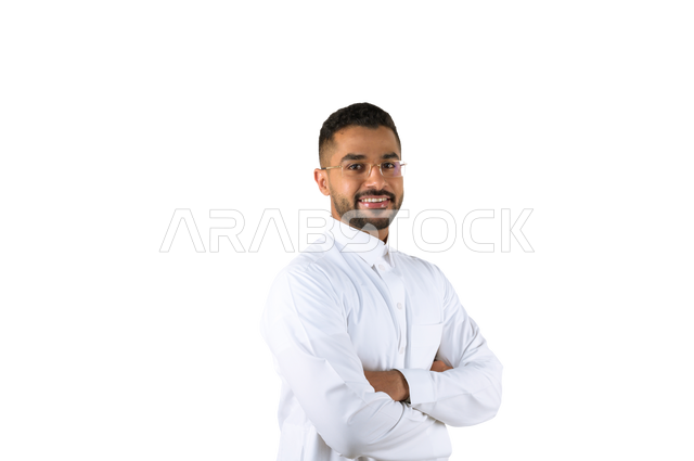 Portrait of a Saudi Arabian Gulf man in traditional Saudi dress looking ...