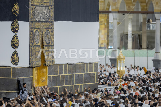 The Holy Kaaba in Mecca, Saudi Arabia, pilgrims to the House of God in ...