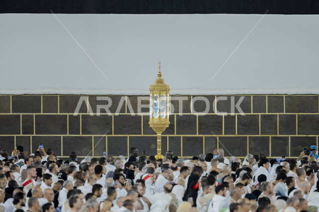 The Holy Kaaba in Mecca, Saudi Arabia, pilgrims to the House of God in ...