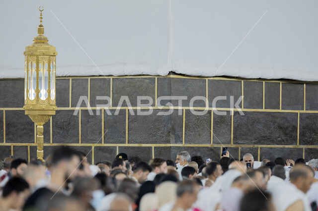 The Holy Kaaba in Mecca, Saudi Arabia, pilgrims to the House of God in ...
