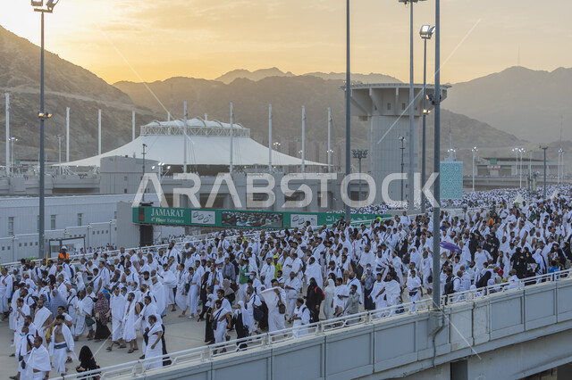 Performing Hajj rituals, picture of pilgrims in the holy sites in Mecca ...