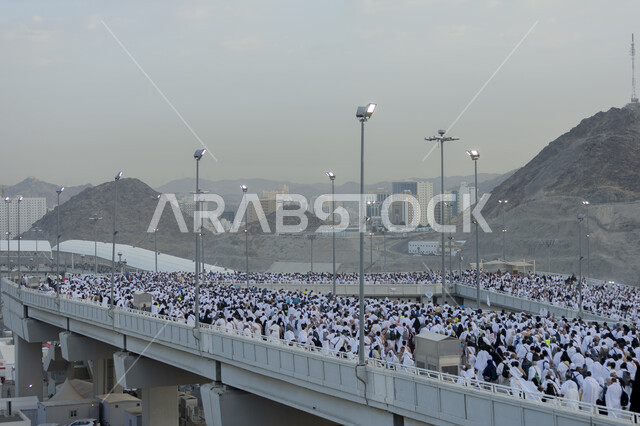 Performing Hajj rituals, picture of pilgrims in the holy sites in Mecca ...