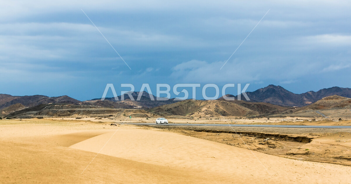 Picture of a desert road in Saudi Arabia, roads, streets and mountains ...