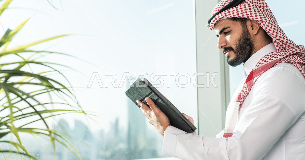 A picture of a Saudi Arabian Gulf businessman wearing the traditional ...