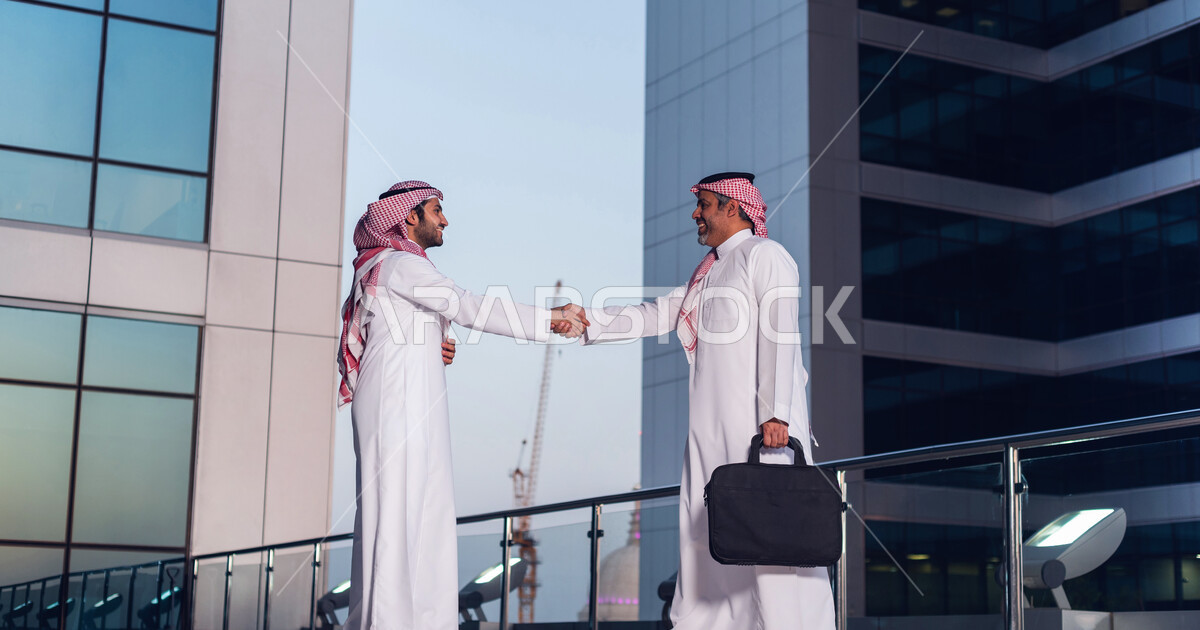 Two Saudi Arabian Gulf Businessmen in Traditional Saudi Dress Shake ...