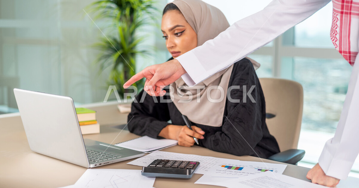 A Saudi Arabian Gulf employee working in the company’s accounting ...