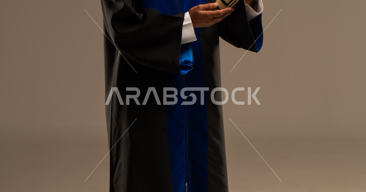 ايماءات تدل على الشعور بالفخر والسعاده, بورتريه لطالب عربي سعودي خليجي ...