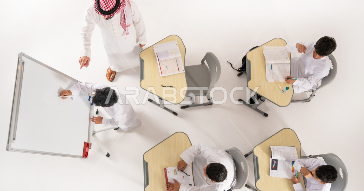 Group activities for teaching students in schools, Saudi Arabian Gulf ...