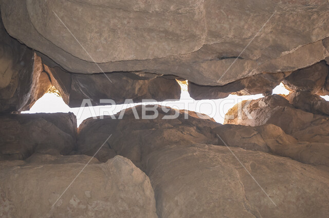 A picture of the beauty of the natural rock formations in Al-Ahsa ...