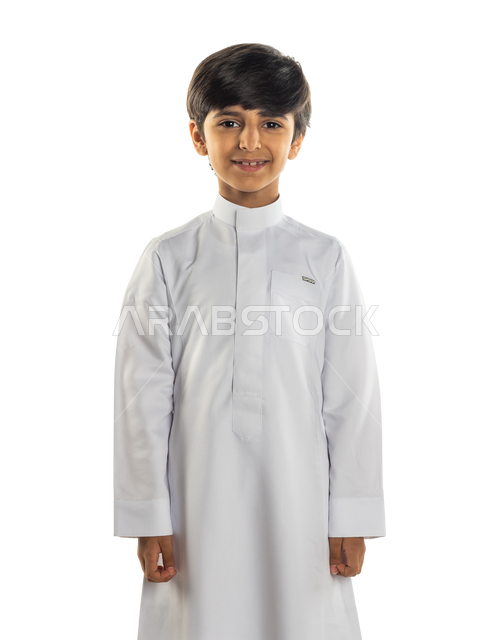 Portrait of a Saudi Arabian Gulf child wearing traditional dress ...