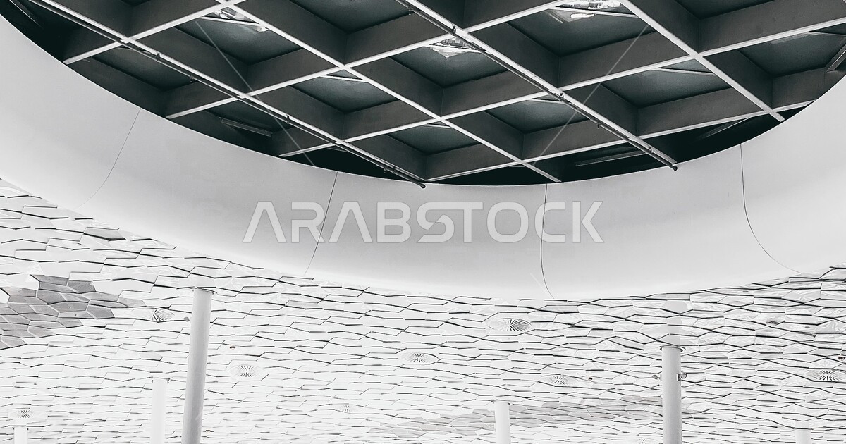 The beauty and splendor of the interior design of the Ithra Library in ...