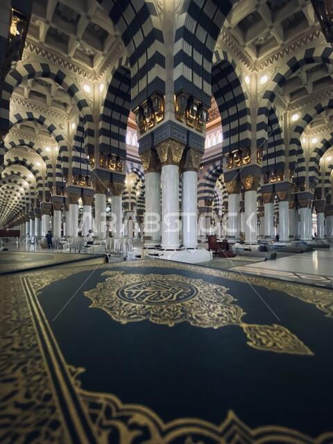 Columns and arches with Islamic style interior decorations and designs ...