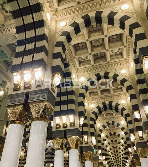 Columns and arches with Islamic style interior decorations and designs ...