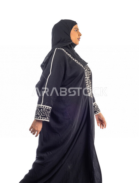 Side view of a Saudi Arabian Gulf woman wearing an abaya and hijab ...
