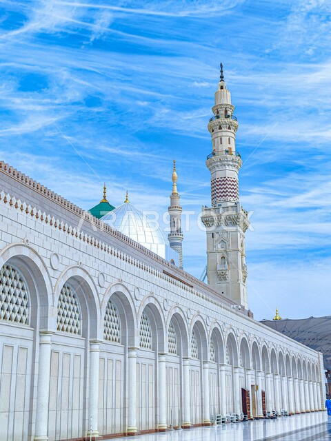 The Green Dome of the Prophet's Mosque in Medina, Saudi Arabia, worship ...