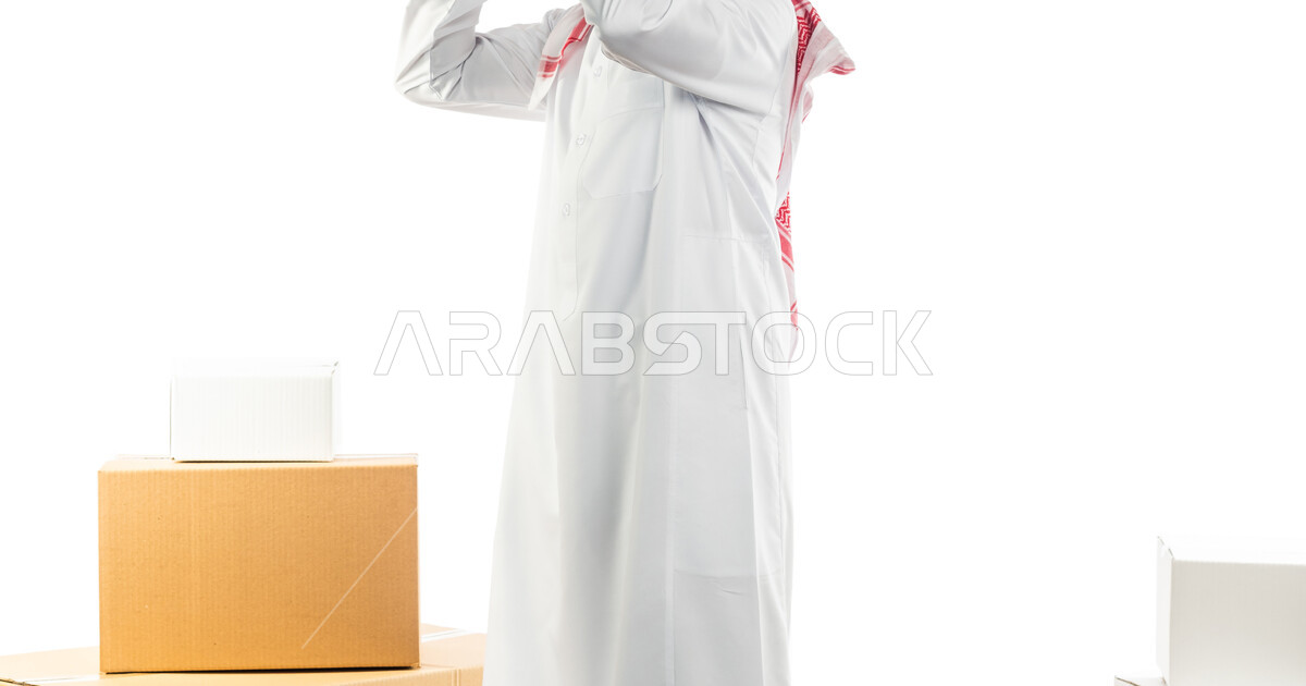Portrait of a Saudi Arabian Gulf man working in shipping and delivery ...