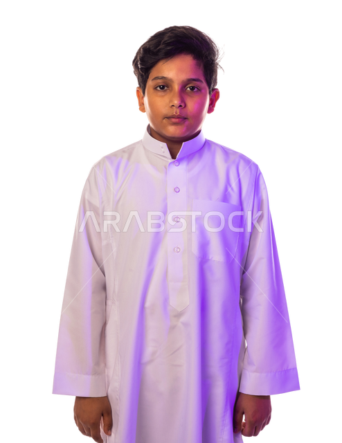 Portrait of a Saudi Arabian Gulf child, wearing traditional dress ...