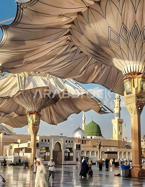 The Green Dome of the Prophet's Mosque in Medina, Islamic architectural ...