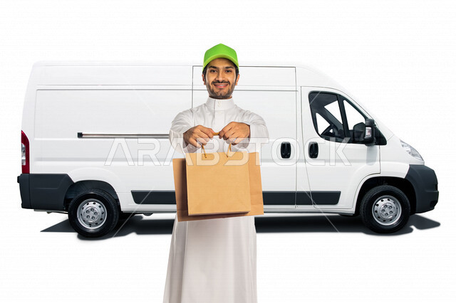 Portrait of a Saudi Arabian Gulf man dressed in Saudi dress working in ...