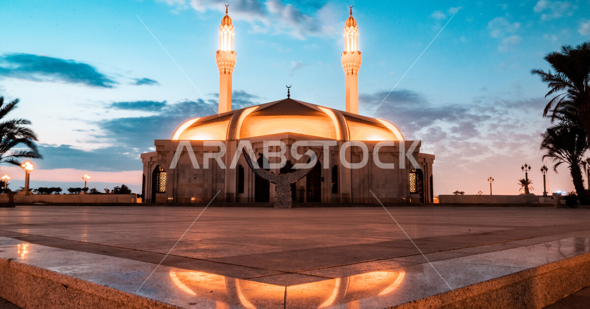 An aesthetic image of the Hassan Anani Mosque in Jeddah, the splendor ...