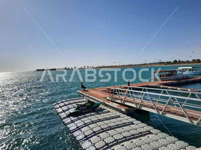 مناطق وأماكن عائليه ترفيهيه على ساحل البحر الاحمر، صورة مقربة للقوارب ...