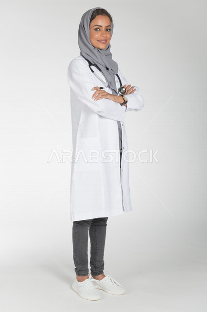 Portrait of a Saudi Arabian Gulf female doctor, concept of medicine and ...