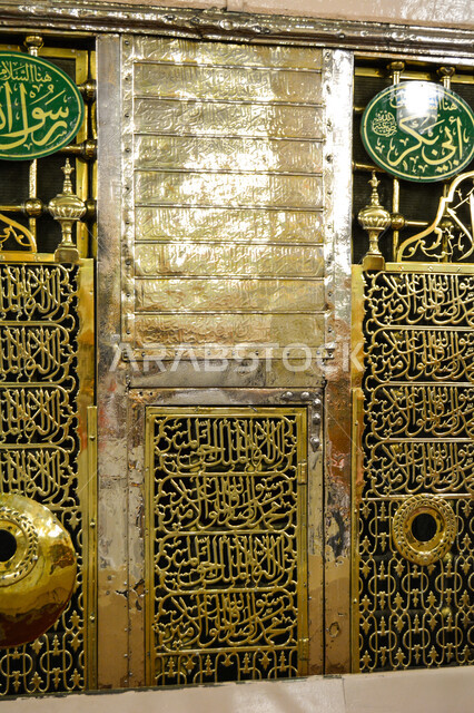 Visiting the Rawdah in the Prophet's Mosque in Medina, Islamic style ...