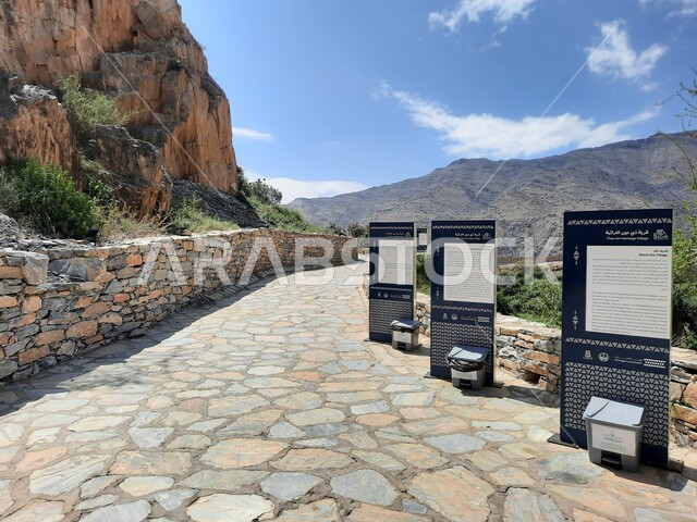 الدليل السياحي للقرى الأثرية, لوحة إرشادية للمعلومات الثقافية لقرية ذي ...