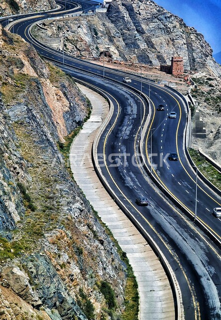 الطرق والشوارع المعبدة السريعة بين مكة والطايف, الاهتمام بتهيئة البنية ...