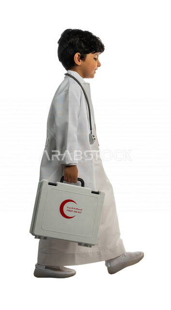 Portrait of a side view of a Saudi Arabian Gulf boy, holding a first ...
