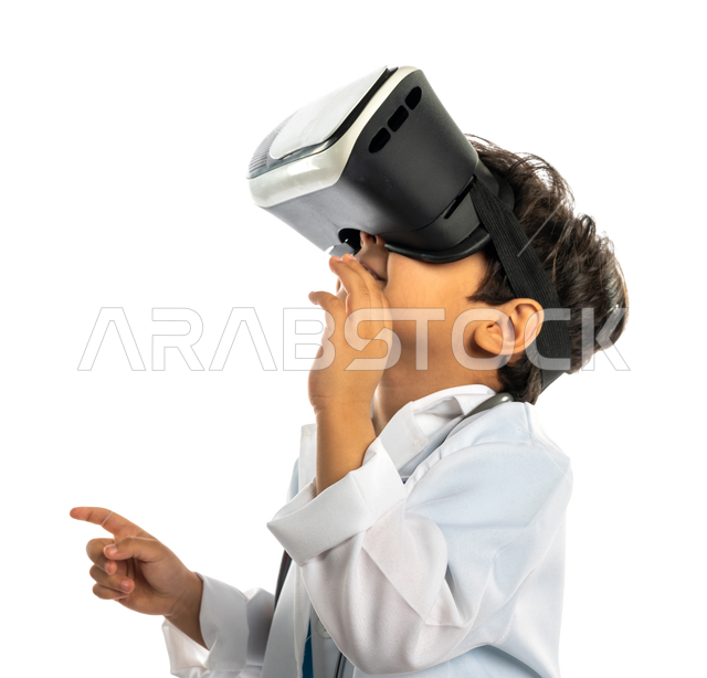 Portrait of a Saudi Arabian Gulf boy, wearing virtual reality (VR) 3D ...