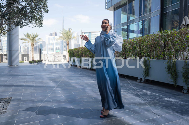 الدردشة والتواصل مع العائلة ، نزهه في الهواء الطلق، إجراء مكالمه هاتفيه ...