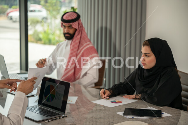 Explaining and analyzing graphs, integrating modern technical devices ...