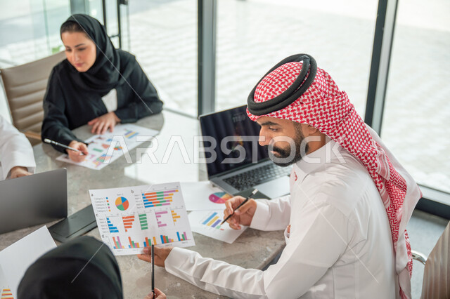 Explaining and analyzing graphs, integrating modern technical devices ...