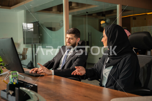 Exchanging experiences and information to achieve goals, two Saudi Gulf ...