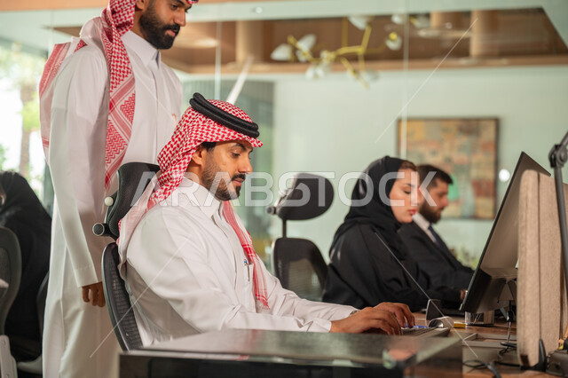 Exchanging experiences and information to achieve goals, two Saudi Gulf ...