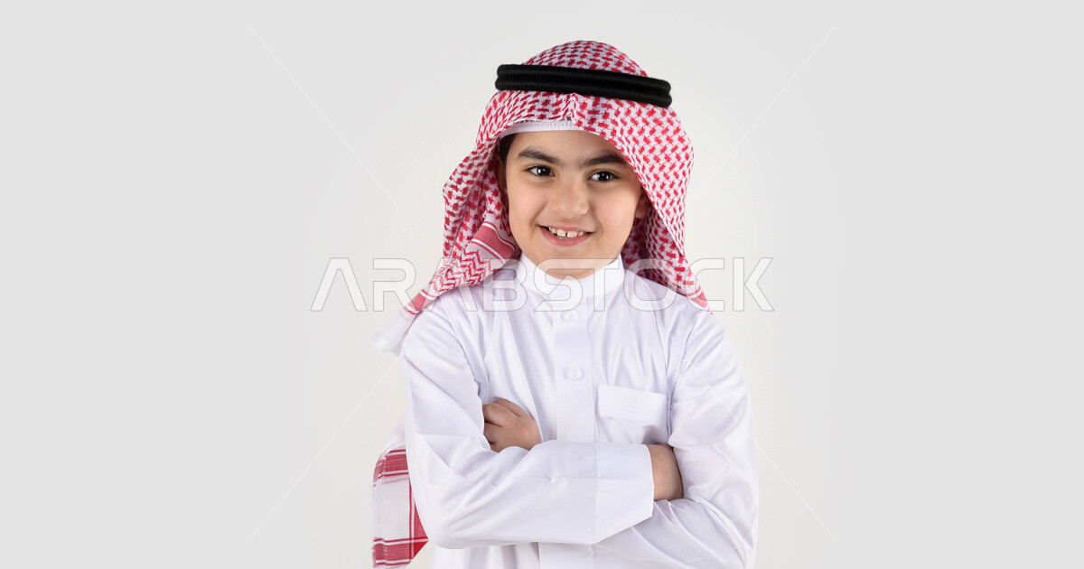 Portrait of a Saudi Arabian Gulf boy wearing traditional Saudi dress ...