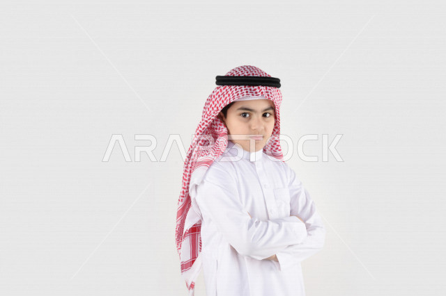 Portrait of a Saudi Arabian Gulf boy wearing traditional Saudi dress ...