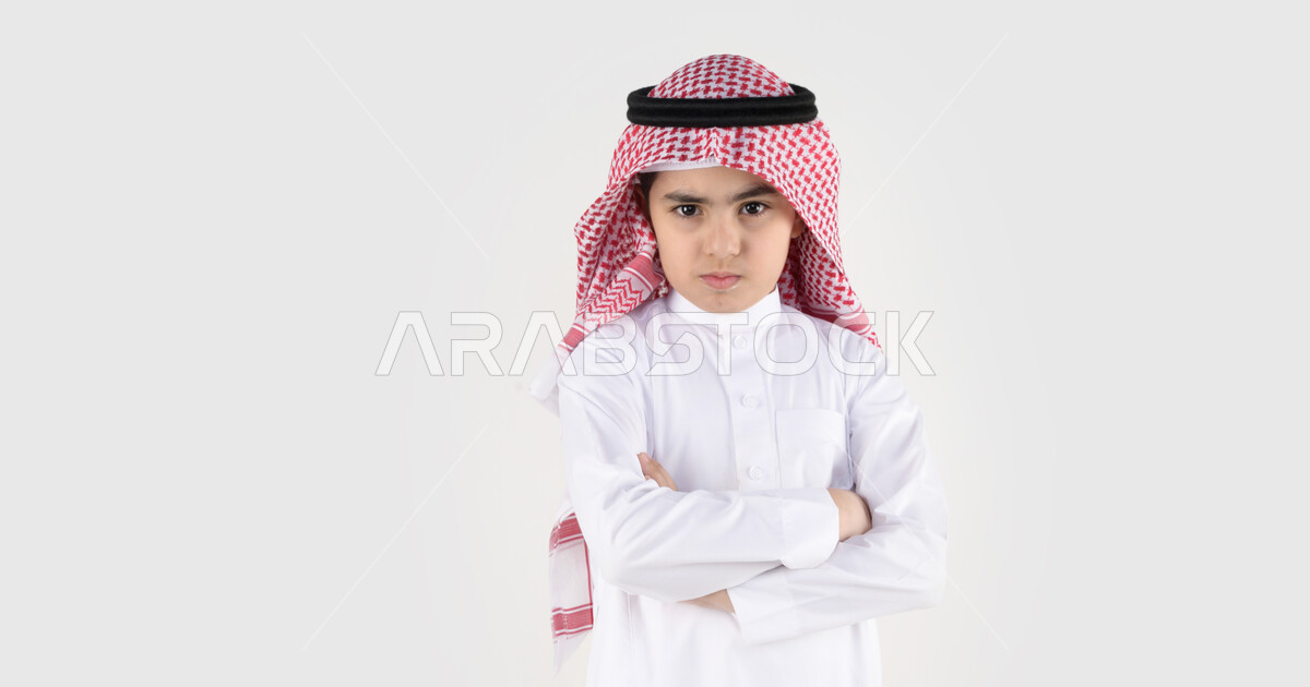 Portrait of a Saudi Arabian Gulf boy wearing traditional Saudi dress ...