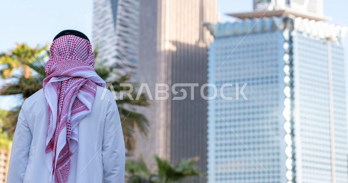 A picture from the back of a young Saudi Arabian Gulf man wearing ...