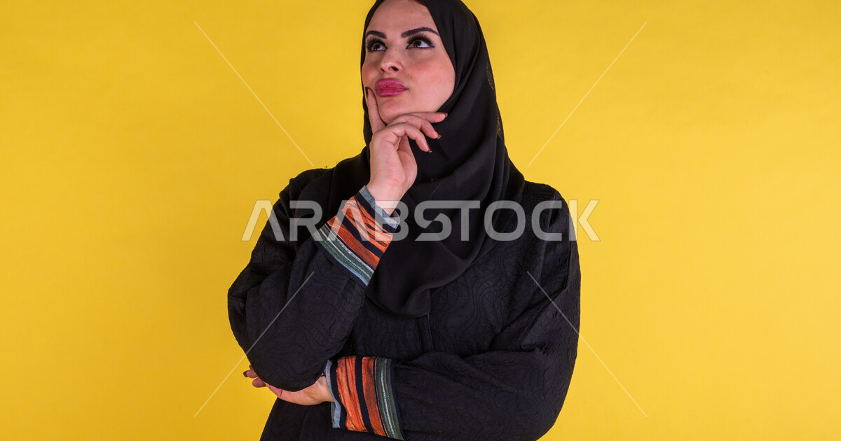 A Saudi Arabian Gulf woman doing the planning, facial and hands ...