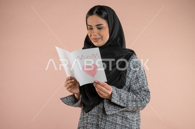Portrait of a Saudi Arabian Gulf woman holding a greeting card, a ...