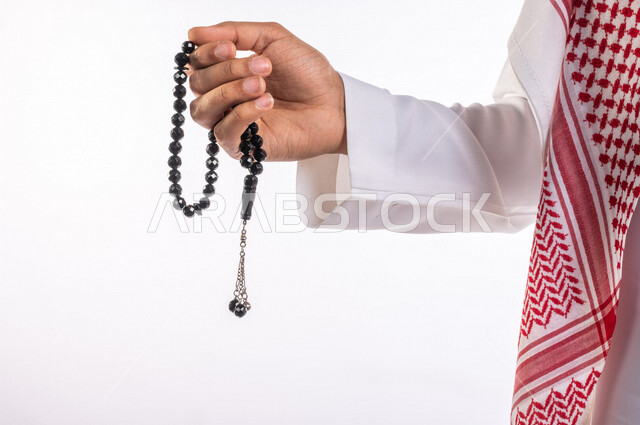Close-up photography of the hand of a Saudi Arabian Gulf man wearing a ...