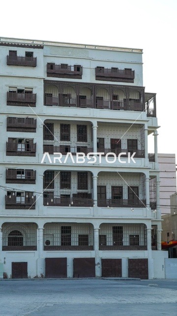 Traditional Hejazi Building Facade in Saudi Arabia - Photo