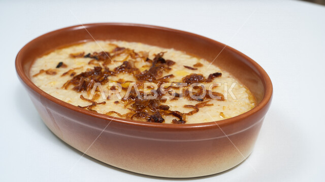 A picture of the Jareesh dish with onions, Saudi folk dishes, Saudi ...