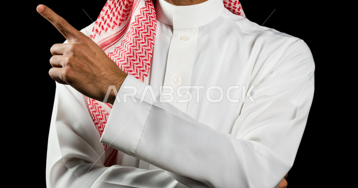 A Saudi Arabian Gulf man dressed in Saudi dress, happy facial gestures ...