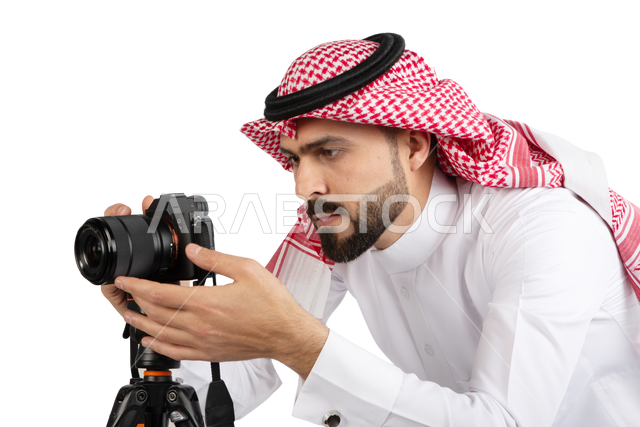 Portrait of a Saudi man, Gulf cameraman taking photos with high ...