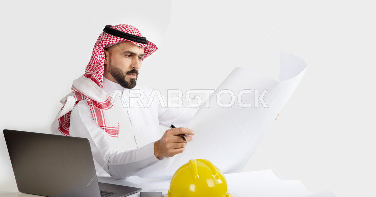Portrait Saudi Gulf architect professional in the work office ...