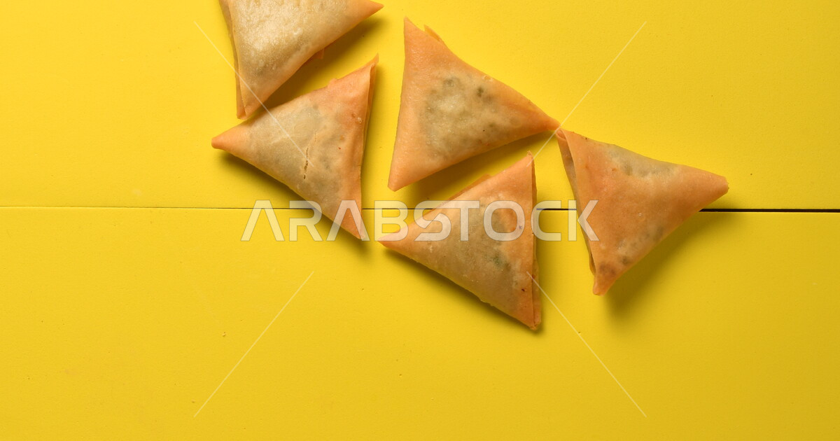 A plate of delicious samosas, an Arabic breakfast, delicious food ...